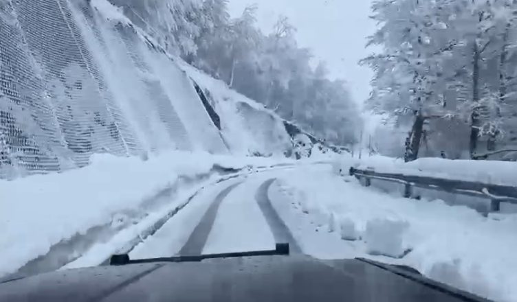 Veriu i Shqipërisë mbulohet nga dëbora, ndërprerje e energjisë ...