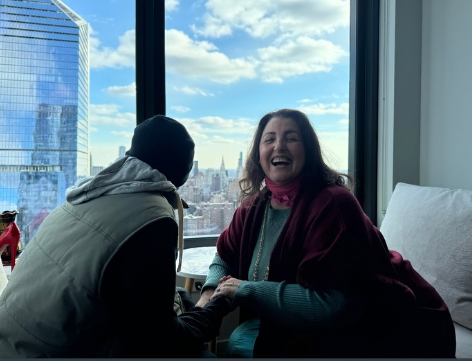 Parashqevia u takua me djalin e saj pas disa vitesh/ Zbulohet me kë do ...