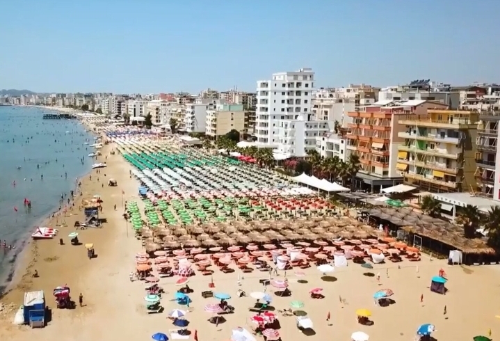 Qeveria detyron hotelet, motelet dhe bujtinat të deklarojnë minimalisht ...