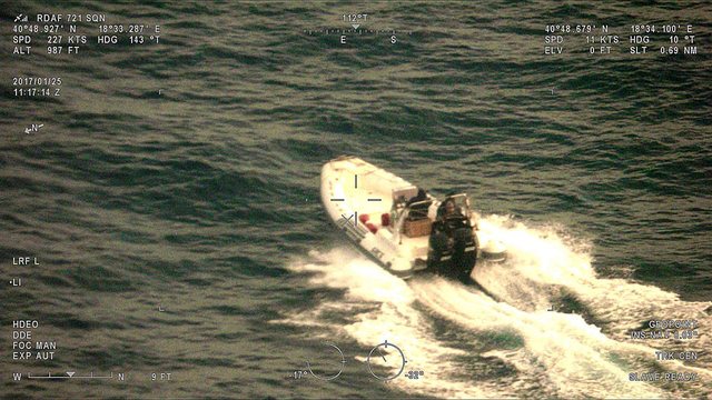 Gjenden 3 mijë litra karburant në ishullin e Sazanit, dyshohet për t ...