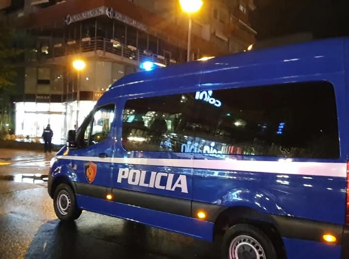 Vd*ekje e dhimbshme dhe e papritur e një djali në moshë fare të re në ...