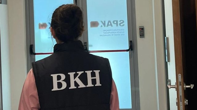 E BUJSHME! “Një biznesmeni iu gjetën mbi 200 mijë euro”- Kontrollet me ...