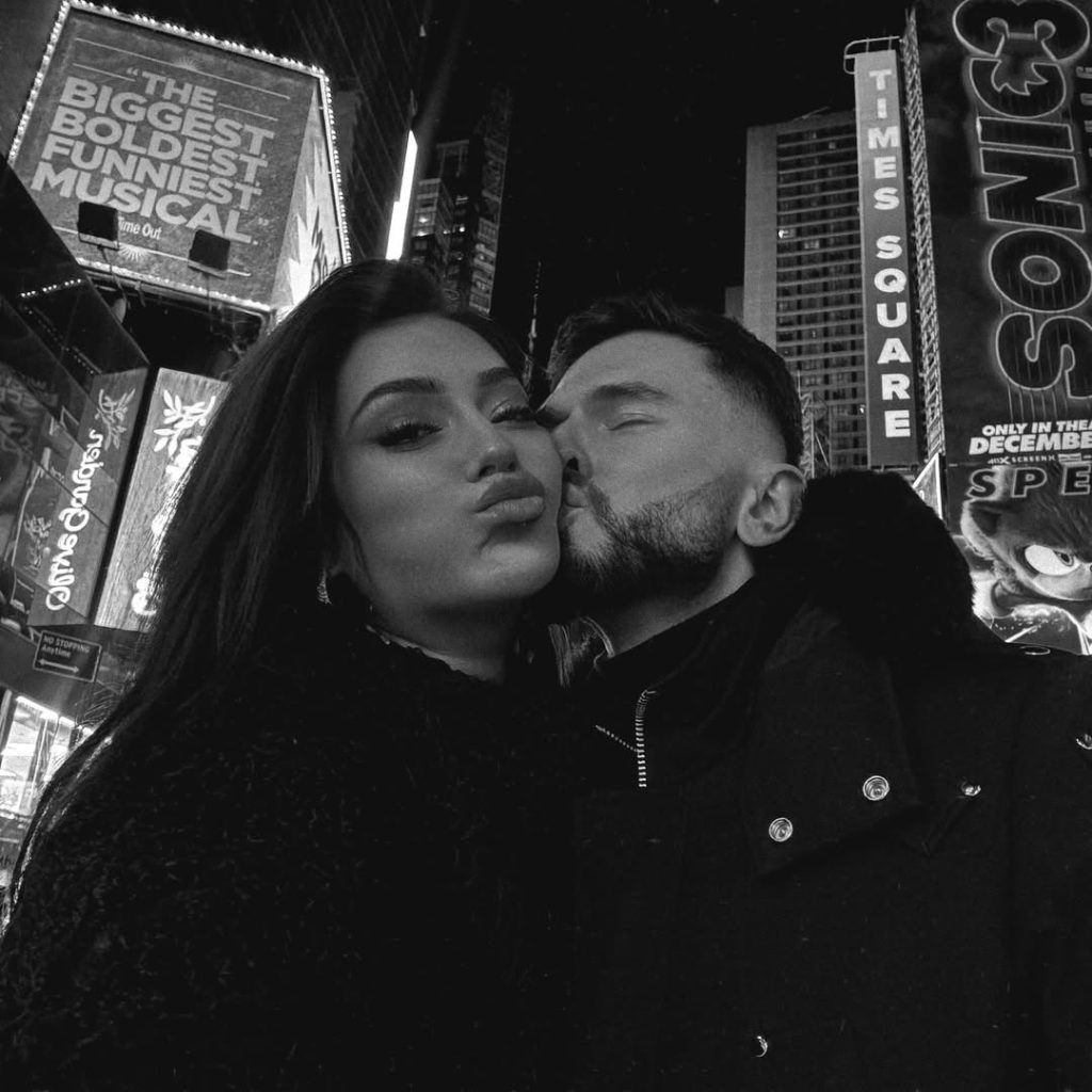 Zbuloi se ishte në një lidhje dashurie, Ronela Hajati publikon imazhin ...